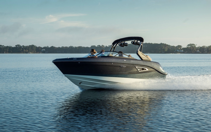 Sea Ray SLX-W 230 Bowrider Wakeboot bei Sea Ray Berlin