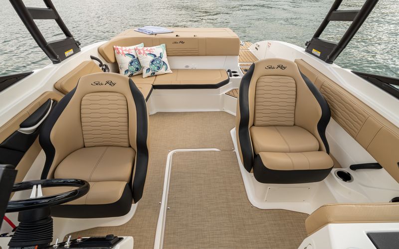 Sea Ray SPX 210 Wakeboard Sportboote bei Sea Ray Berlin