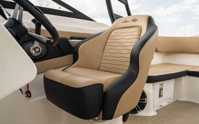 Sea Ray SPX 210 Wakeboard Sportboote bei Sea Ray Berlin