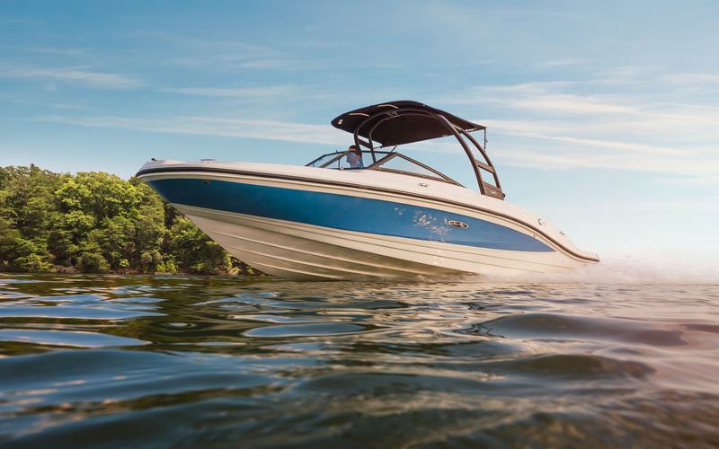 Sea Ray SPX 210 Wakeboard Sportboote bei Sea Ray Berlin