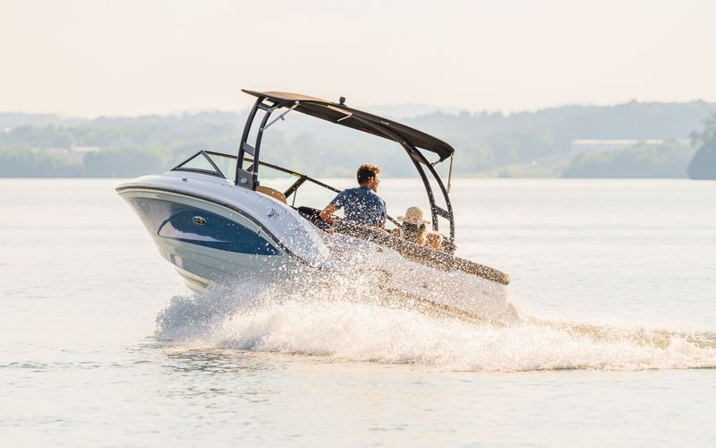 Sea Ray SPX 210 Wakeboard Sportboote bei Sea Ray Berlin