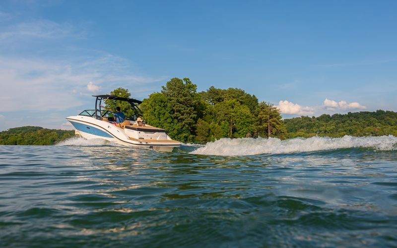 Sea Ray SPX 210 Wakeboard Sportboote bei Sea Ray Berlin