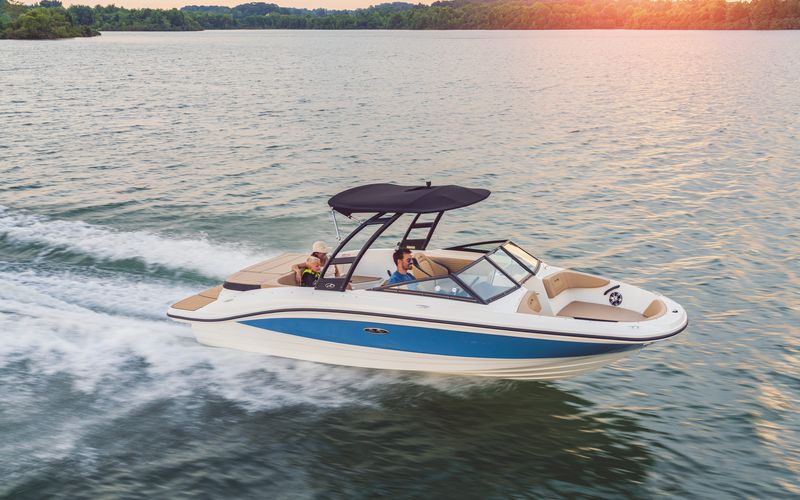 Sea Ray SPX 210 Wakeboard Sportboote bei Sea Ray Berlin